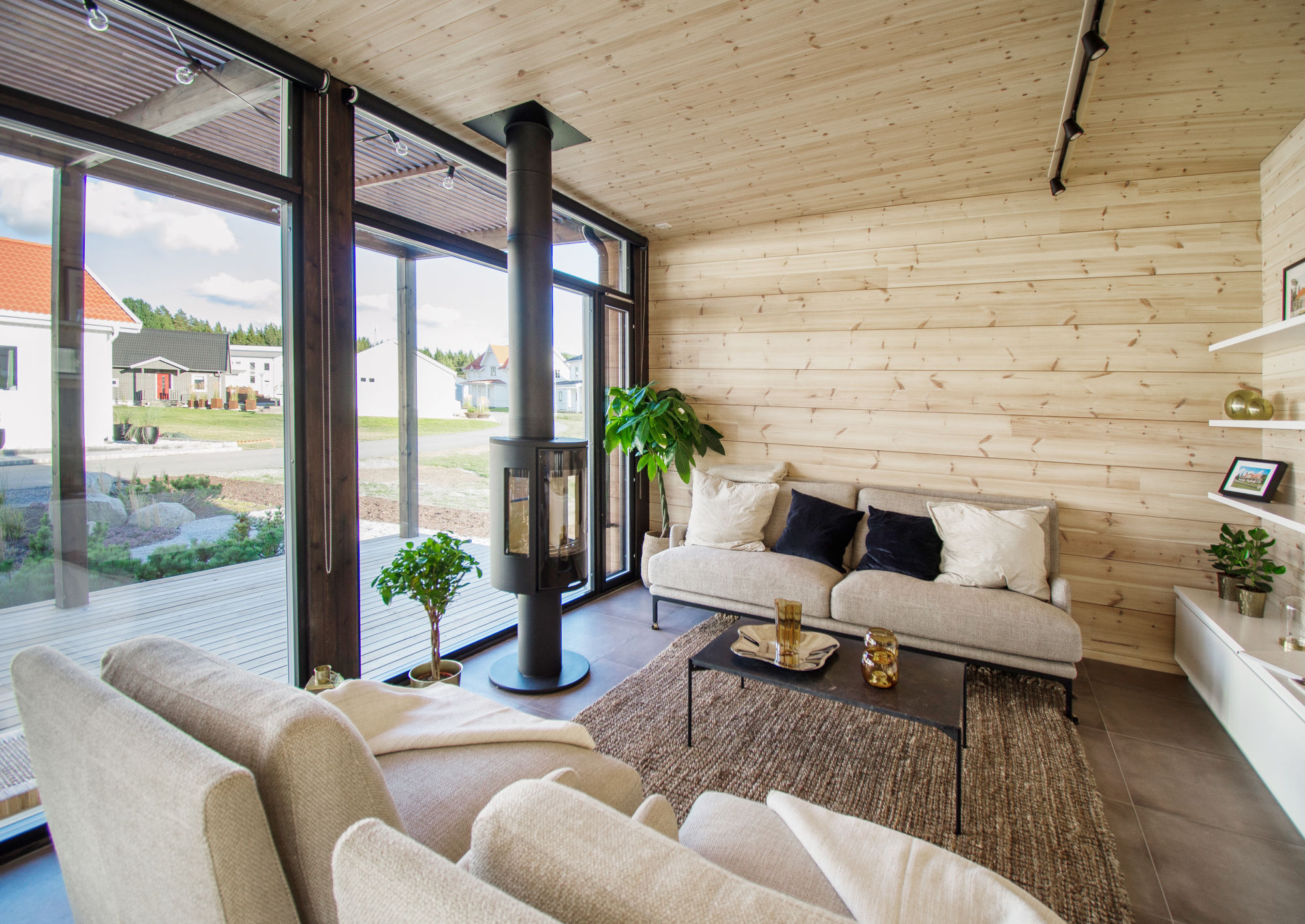 Kontio Glass House Showhouse / Kontio